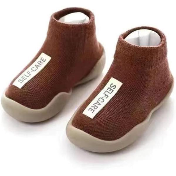 バリエーションコード : 2BJF4NCVV1・「 安全性 」軽くて柔らかいからファーストシューズに選ばれる履きやすさ。靴を履くのを嫌がる赤ちゃんでも履きやすいソックスシューズです。伸縮性のある素材で足にやさしくフィット、すぐ脱げる心配は無...