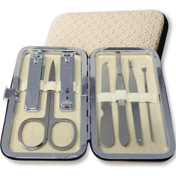 バリエーションコード : 2BJI6JO64P・ネイルケアセット、基本の7点セット。見るだけで気分がアガる上品なケース付。コンパクトさも相まってとってもカワイイ。・「パッと色々」基本の7点セットで手軽にネイルケアを行うことができます。このセ...