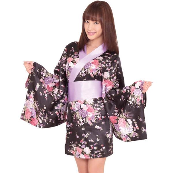 バリエーションコード : 2BJJ449FKO・ハロウィンやイベントで目を引くこと間違いなし。浴衣の風合いとショート丈が組み合わさった和風コスチュームです。・艶やか可愛い花柄の花魁スタイルです。ショート丈のデザインが特徴で、足元を華やかに演...