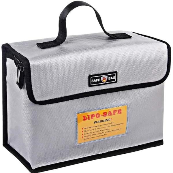 バリエーションコード : 2BJKWJ0XSU「安全性抜群」 耐火、防火、防爆設計で、大切なリポバッテリーを守ります。「抜群の耐火性能」 二層耐火シリコンファイバーグラス生地、100%耐火性です。1000°F(550℃)までの火災や熱に耐え...