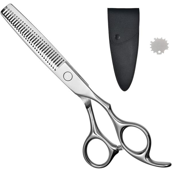 バリエーションコード : 2B9I53P23C「スキ率20%」前髪や毛先などを自分でヘアカットする長さ調整用のカットハサミ。ポイントカットしやすい直線刃です。乾いた髪でもサクサク切れるので仕上がりを確認しながらのカットが可能です。「持ちやす...