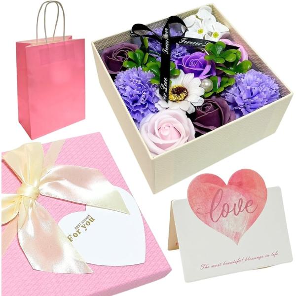 バリエーションコード : 2B9FHU4021ラッピング済み リボン付きボックス「カラー」パープル系 「ボックスサイズ」 約15x15x7.5cm 「付属品」メッセージカードバラやカーネーションをベースにしたアレンジボックスフラワーです。飾...