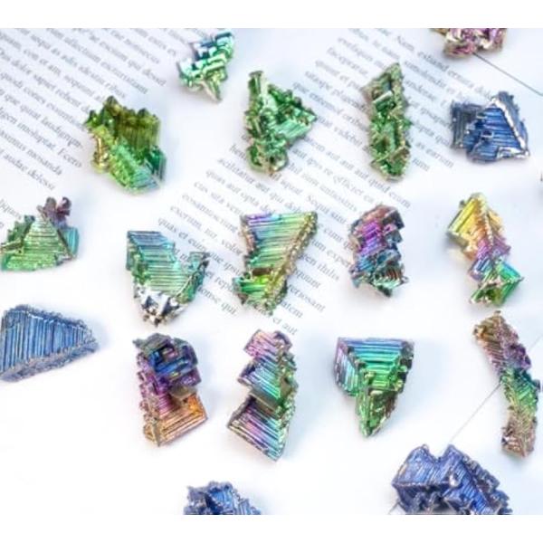 バリエーションコード : 2BJO3CTUOW元素番号83の金属元素ビスマス(Bismuth)の単体の結晶です美しいレアメタル。表面の虹色は、再結晶の際に酸素と反応してできた酸化膜によるものです。不思議な結晶の形と色彩、 玉虫のような光沢や...