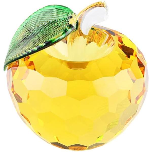 バリエーションコード : 2B9V2GV2UF「心を癒す美しい輝き」 透明感溢れるクリスタルガラスのアップル。光にかざすとまるで宝石のように輝きます。その可愛らしい形と輝きで、日常に小さな幸せをもたらします。「幸せを運ぶ黄色いリンゴ」 風水...