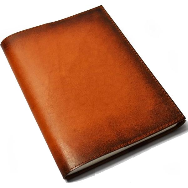 バリエーションコード : 2BJS0JLSRF「A5サイズ」ページ数に合わせて厚みを調節可能です。薄い本から厚さ6cmまでの厚い本にも対応します。本に最初から付いている紙のカバーは外して装着してください。「こだわりの素材」栃木レザーを使用。...