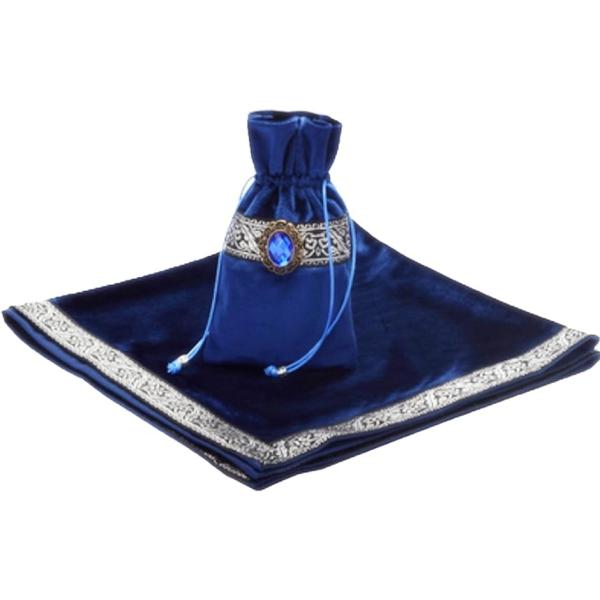 バリエーションコード : 2BJR83LD3Y・タロットカードやルノルマンカード 、オラクルカードなどの占いをする場を整える上質な素材のアルタークロスです。高級感あふれる厚手のベルベット生地を採用。裏面は滑り止め加工が施されており、カードの...