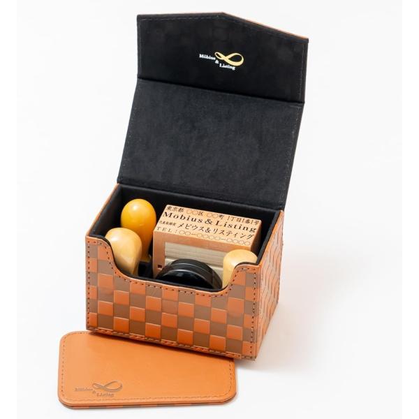 ・市松模様は「無限・繁栄・事業拡大・子孫繁栄」など、縁起の良い意味がありますので、印鑑ケースにピッタリな幸運・成功・開運をもたらす模様です。・会社設立、起業、独立、開業、開店、記念品、プレゼントなど、商売繁盛・事業成功の願いを込めたゲンを担...