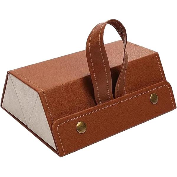 バリエーションコード : 2BJXI01YJ2眼鏡3本収納、折り畳み眼鏡ケース。折り畳んでコンパクトに収納、持ち運びができます。壁に吊るして吊り下げ収納にもなる2way眼鏡ケースです。カラーはブラウン、ブラックの2種類をご用意しました。留め...