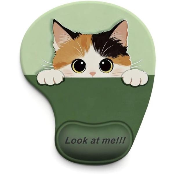バリエーションコード : 2BKF2URVGSかわいい黒猫デザイン：デスクに置くだけで癒される、丸くてふわふわな黒猫のイラストが目を引くおしゃれなマウスパッドです。リストレスト付き：低反発素材を使用した手首サポートクッションが、長時間のデス...