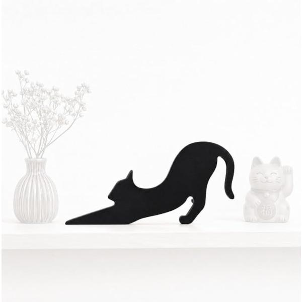 「伸びをする黒猫シルエットが可愛い」猫がのびをしている瞬間をモチーフにした、やさしい雰囲気の木製オブジェ。置くだけでお部屋に癒し感をプラスします。「読書の時間をもっと楽しく」本に差し込んでしおりとして使用はいかがですか？読みかけの本に黒猫が...