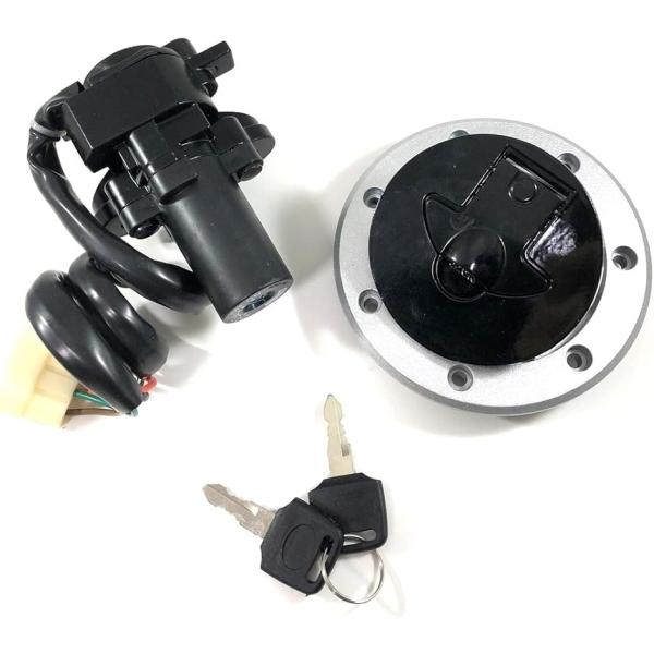 Kawasaki用 タンクキャップ キー付き 3点セットです。7穴タイプで1990年〜2000年代の多くのカワサキ車に取り付け可能です。タンクキャップは単なる鍵付きのフタではなく、場合によってはエンジンの動きに大きく影響する事もあり重要なパ...