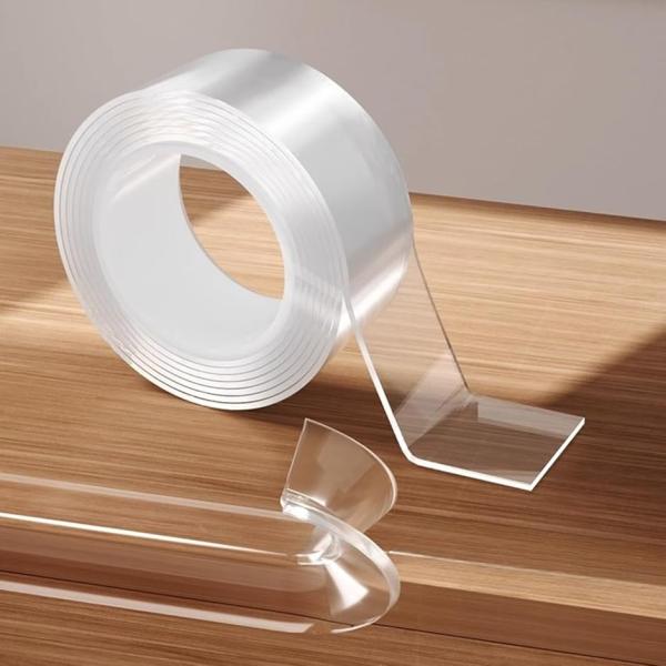 「粘着力が高く、跡が残りにくい」透明タイプの保護テープは強い粘着力を持ちながら、はがす際にベタつきや残留物が残りにくい仕様。賃貸でも安心して使用できます。柔らかい素材で扱いやすく、必要な長さ・形に合わせてカットが可能。家具や壁面のさまざまな...
