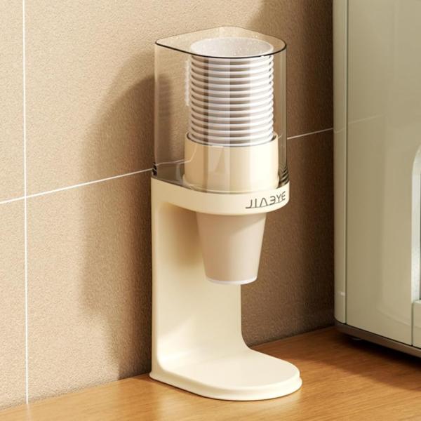 バリエーションコード : 2BR8Q51DNV「年間2，600個出荷。底から1個ずつ取り出せる透明カップディスペンサー」独自の底部排出構造により、ワンタッチで紙コップを1個ずつスムーズに取り出し可能。重なって複数枚落ちる心配がなく、忙しいオ...