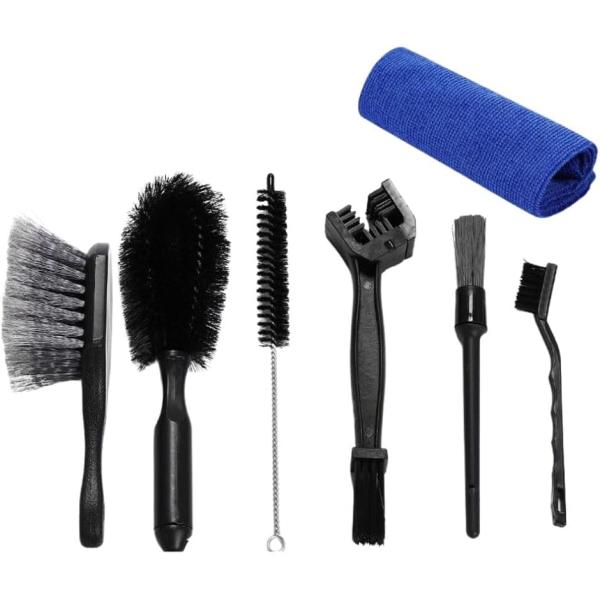 「洗車初心者も迷わないフルセット」必要な道具がすべて揃った6本セット。チェーン・フレーム・ギアなど部位別に使い分け可能。さらに仕上げ用ウエス付きで、これ1つで洗車完了。「チェーンブラシで頑固な汚れも撃退」専用ブラシでギアやチェーンの細部にこ...