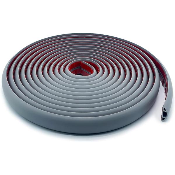 バリエーションコード : 2BRJK84QRQフローリングになじむ木目調デザインの配線カバーです。床や壁に沿って設置することで、むき出しのコードを隠し、生活感を抑えたスッキリとした空間を演出します。柔らかく扱いやすい素材を採用しており、ハサ...