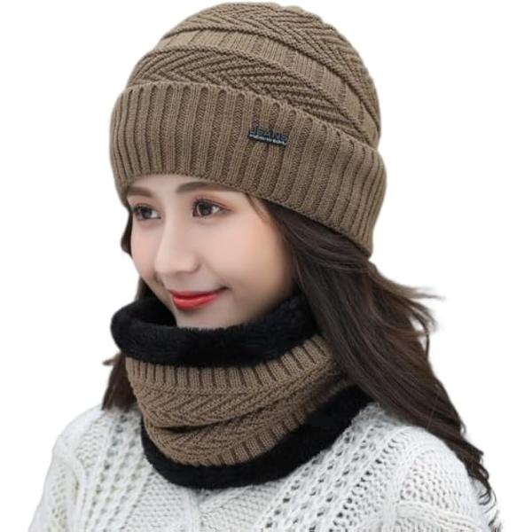 バリエーションコード : 2BRJ95JV16「ニット帽xネックウォーマーの防寒2点セット」頭と首元を同時に暖める冬の定番セット。冷たい風や寒さをしっかりブロックし、真冬の外出も快適。「内側ボア仕様で抜群の保温力」ネックウォーマー内側はふん...