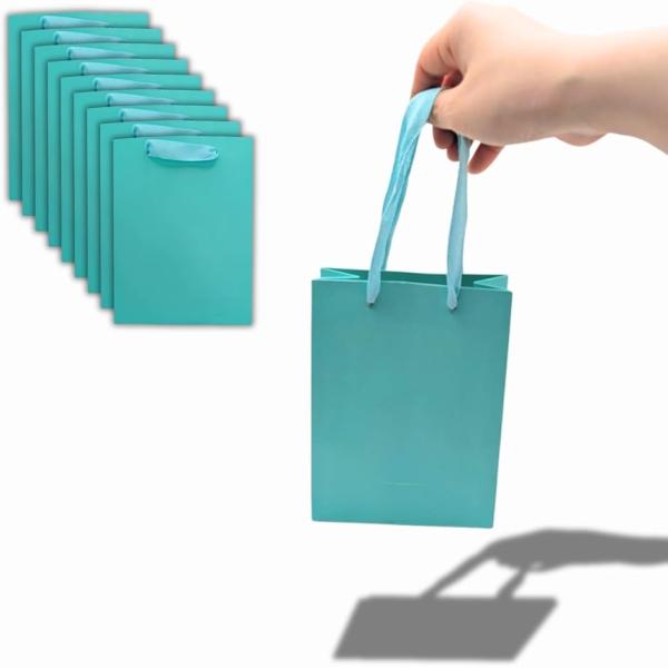 バリエーションコード : 2BRHPX8D0F「高品質クラフト紙使用」 丈夫で破れにくい高品質エコクラフト紙を使用した紙袋は、繰り返し使える耐久性が魅力。ギフトを入れてリボンやシールで飾るだけで、簡単におしゃれなラッピングが完成します。環境...