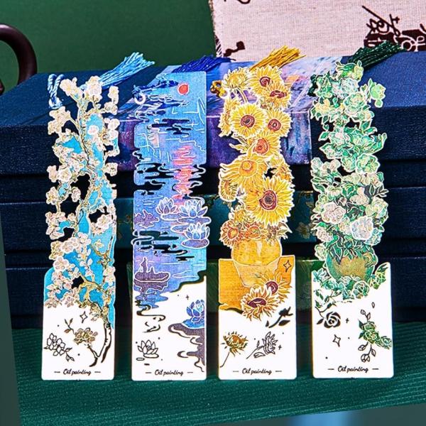 バリエーションコード : 2BRQU0CWOP世界的名画を、あなたの読書時間に。ページをめくるたび、そこに現れるのはモネやゴッホの名作。まるで本の中から絵画が浮かび上がるような、芸術性あふれる金属製ブックマークです。ただの「しおり」ではあり...