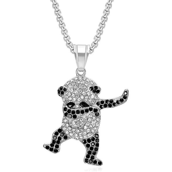 バリエーションコード : 2BRON9IQ98「ストリート映えするパンダネックレス」 米国西海岸風のヒップホップスタイルを取り入れた、ユニークなDAB（ダブ）ポーズのパンダネックレスです。「存在感、ラグジュアリーなジルコニア仕様」 全面に埋...