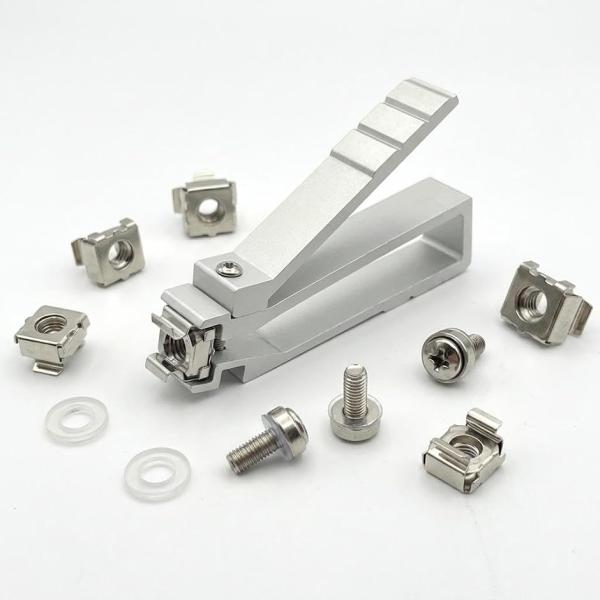 バリエーションコード : 2B9NJDG96L「サーバーラック構築の必需品。M5ケージナット・ネジと専用工具のオールインワンセット」 19インチラックマウント用のM5規格ケージナット60個、ネジ60個に、作業効率を劇的に高める専用脱着工具1...