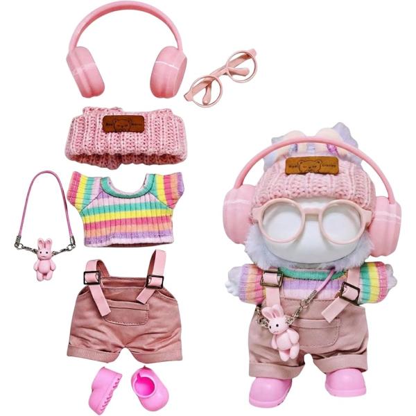 ラブブ用の服です。セーター・オーバーオール・靴・ニット帽・メガネ・ヘッドフォン・うさぎのショルダーストラップのセットです。おしゃれに着せ替えれば、写真撮影やお出かけがもっと楽しくなります。SNS映え間違いなしの可愛さで、つい持ち歩きたくなる...
