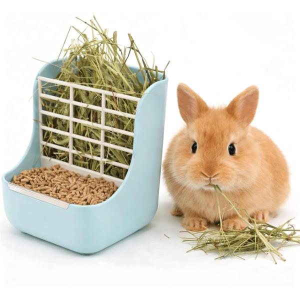 「2WAY牧草フィーダー」牧草入れ＋餌入れが一体になった便利な給餌器。チモシーとペレットをまとめてセットでき、小動物の食事スペースをすっきり整理できます「牧草が散らかりにくい構造」前面グリッドから牧草を引き出して食べられる設計。牧草の飛び散...