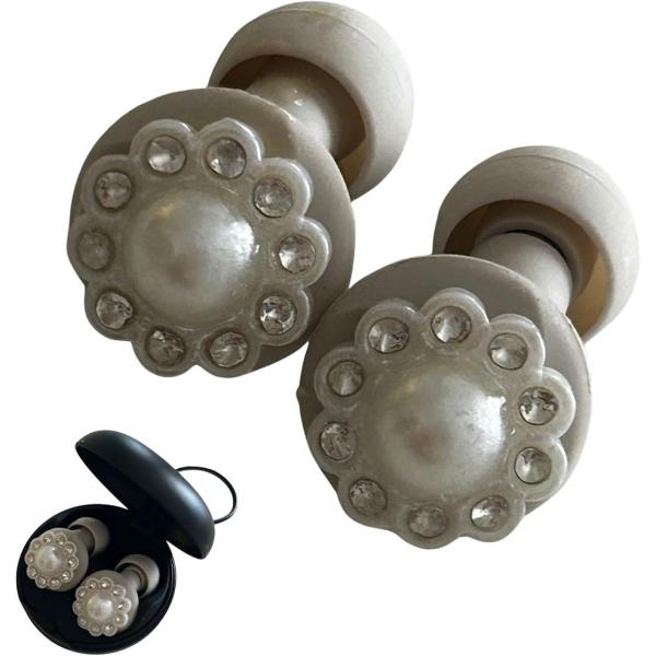 バリエーションコード : 2BUX9GXVG4ジュエリーのようなビジューをあしらった、おしゃれに着けられる耳栓。耳にあたる部分はやわらかいシリコン素材なので耳が痛くなりにくいです。