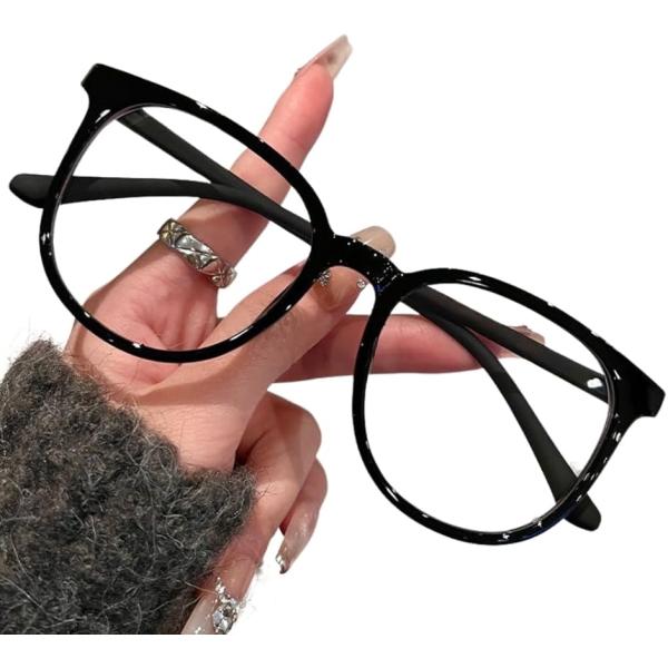 バリエーションコード : 2BU209XGD6「顔型を選ばず誰でも似合うおしゃれなファッションメガネ」どんな顔型にも自然になじむ丸フレームで、誰でも気軽におしゃれが楽しめるブルーライトカットのファッションメガネ。優しい印象を与えつつも、顔の...