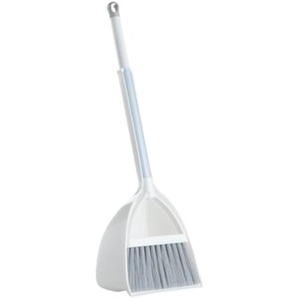 「玄関やベランダの掃除にぴったり」小さめのサイズなので、玄関やベランダなどの狭い場所でも使いやすく、収納もしやすいほうきとちりとりのセットです。重くないので、ちょっとした掃除にも気軽に取り出して使うことができます。使った後は、すっきり立てか...