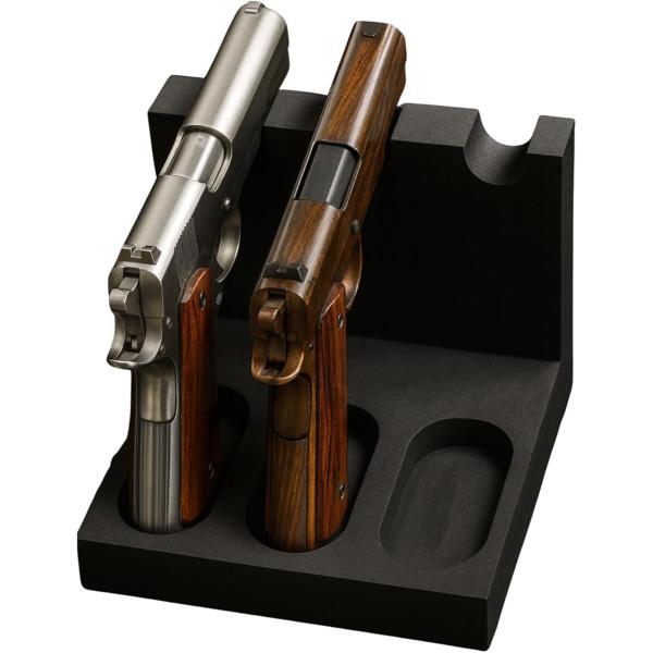 バリエーションコード : 2BU3N6I8Y5「スマートな整理が可能、保管と美観の両立」3丁のハンドガンを立てて保管できる構造。必要な時にすぐ手に取れるので、選びやすく整頓にも便利。「傷や衝撃からしっかり保護」EVAフォーム素材を使用し、銃...