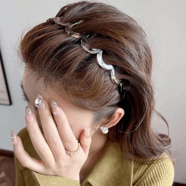 バリエーションコード : 2BU8UTNVU8・痛くない快適装着：柔軟なPC素材が頭部に優しくフィットし、長時間使用でも痛みを軽減。洗顔中や筋トレ時にもストレスフリーで髪をしっかりキープ。・耐久性抜群：高強度PC樹脂の一体成型デザインで折れ...