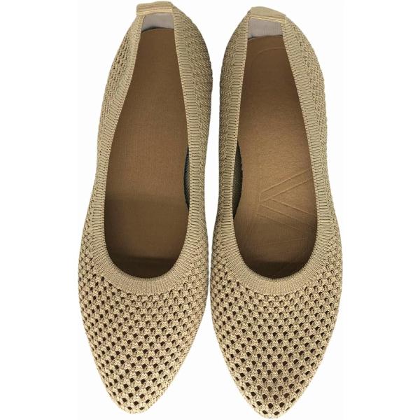 バリエーションコード : 2BU9G3GP9I「上質な履き心地」柔らかなニット素材とローソール設計で、足全体を包み込むような快適な履き心地を実現。軽量なデザインで長時間の歩行でも足が疲れにくく、毎日の通勤やお出かけにも最適です。クッション性...