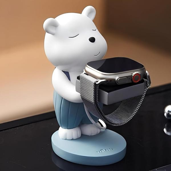 バリエーションコード : 2BUCPQ1FCK「癒しと実用性を兼ね備えたApple Watch専用スタンド」 ぽってりとしたほっぺと、ほのぼの笑顔が魅力の白くまスタンドが、あなたのApple Watchを優しくお預かり。オフィスや自宅のデス...