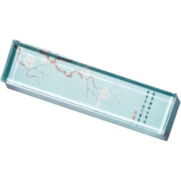 バリエーションコード : 2BUDLD145V「伝統と現代が織りなす、雅なデザイン」この文鎮は伝統的なデザインに現代的な感性を取り入れた逸品です。透明度の高い高品質なガラス素材を使用し、光を透過させることで、まるで澄み切った水晶のような輝き...