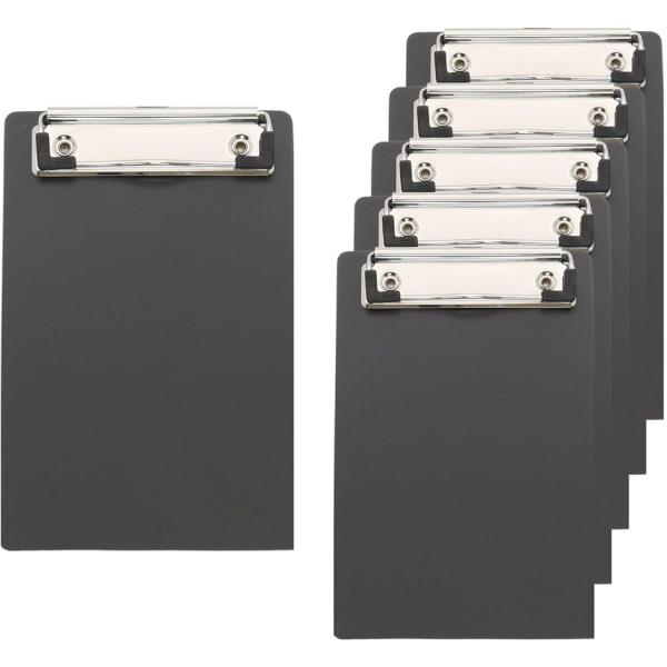 バリエーションコード : 2BUHINV690持ち運びに便利な手帳サイズのコンパクトクリップボード。これ一つで飲食店の伝票記入や仕事中に急なメモを取る時、さまざまなシーンで大活躍。日常使いにぴったりなサイズ感で、いつでもどこでもサッと取り出...