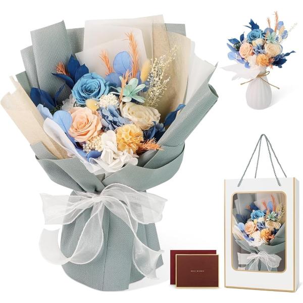 バリエーションコード : 2BUT6HR5D0プリザーブドフラワーの花束：花屋が丁寧に作り上げたこのブーケは、誰もが大好きな鮮やかな青とオレンジ色のバラをセンターピースとして、繊細なクリスタルグラス、ラブグラス、愛らしいウサギの耳、さまざま...