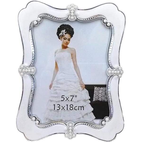 「思い出をインテリアに」大切な思い出となるお写真をインテリアとしておしゃれに飾ることができるフォトスタンドです。フォトスタンドは写真や周りの空間を引き立てるインテリアになり、写真への思いを表す表現の手段やアイテムとも言えます。「アンティーク...