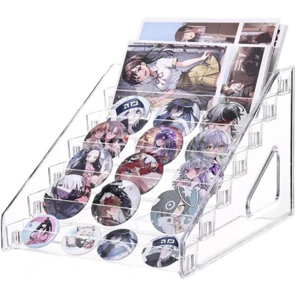 バリエーションコード : 2BUI8Y9L02「お気に入りを美しく飾る」缶バッジやアクリルスタンドなどのコレクションを美しくきれいに飾れます。見やすく飾ることでコレクションをより引き立てる収納スタンドです。「アレンジ自在のレイアウト」段差付...