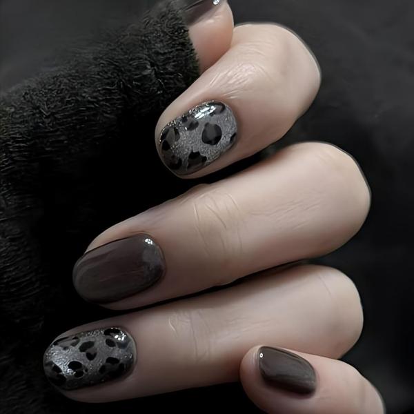 バリエーションコード : 2B9QNF1N46両面テープ付きでとっても可愛い。成人式、ブライダル、様々なシーンで大活躍24枚からその日の気分で選べるバリエーション。クールなデザインもポイント韓国でも大人気のヒョウ柄チップ。季節問わず春、夏、...