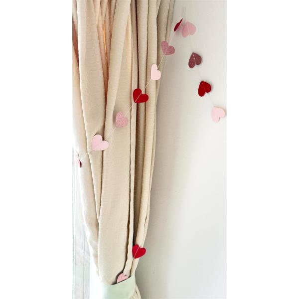 赤・ピンク・ローズゴールドのハートがリズミカルに並ぶ、ロマンチックなガーランド。高級感のあるラメ素材とマットな質感を組み合わせた、見た目にも楽しい4mのデコレーションです。バレンタインや誕生日、ウェディング、女子会、推し活など、特別なイベン...