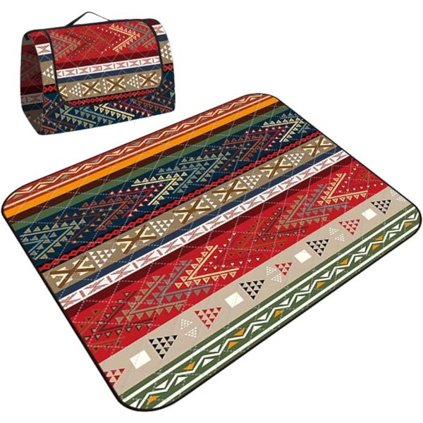 バリエーションコード : 2BULWG5YOH広げた瞬間にパッと目を引く、深紅を基調としたエスニック柄のレジャーシート。自然の中でも鮮やかに映えるデザインで、どんな場所でもおしゃれに楽しめます。家族や友人とのピクニック・キャンプ・海水浴など...