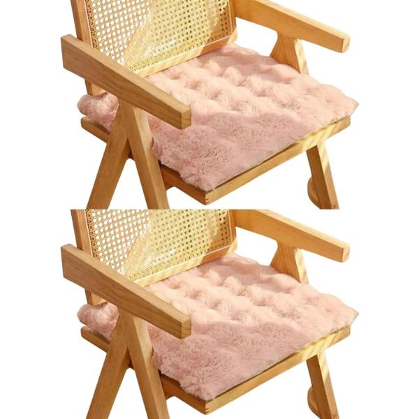 バリエーションコード : 2BUN0YJLU1「ふんわり包み込むパステルファーテクスチャ」柔らかなファー調生地を採用し、淡いパステルカラーとの組み合わせで、視覚にも触感にも優しい印象を創出。毛足の長さと密度を調整し、ふんわりとした膨らみ感を...