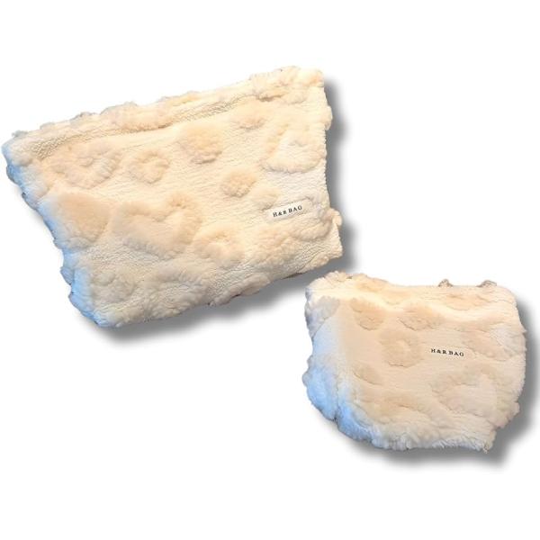 バリエーションコード : 2BUP92Y585もこもこハートの大人可愛いメイクポーチ。大容量の?サイズ。コスメの整理に便利なSサイズ。持っているだけで気分が上がるコスメポーチ。持ち運びに最適で可愛いタイプが４種類。ピンクL / ピンクS /...