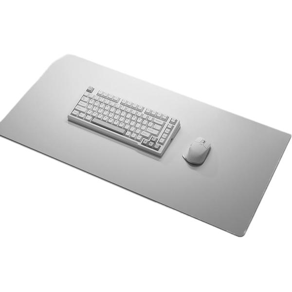 バリエーションコード : 2BUR8W8GXX「滑り止め機能」このマウスパッドは、PUレザーを使用しており、デスク上での安定性を確保します。これにより、マウス操作がスムーズになり、作業効率が向上します。滑りにくい表面が、集中力を高め、ストレ...