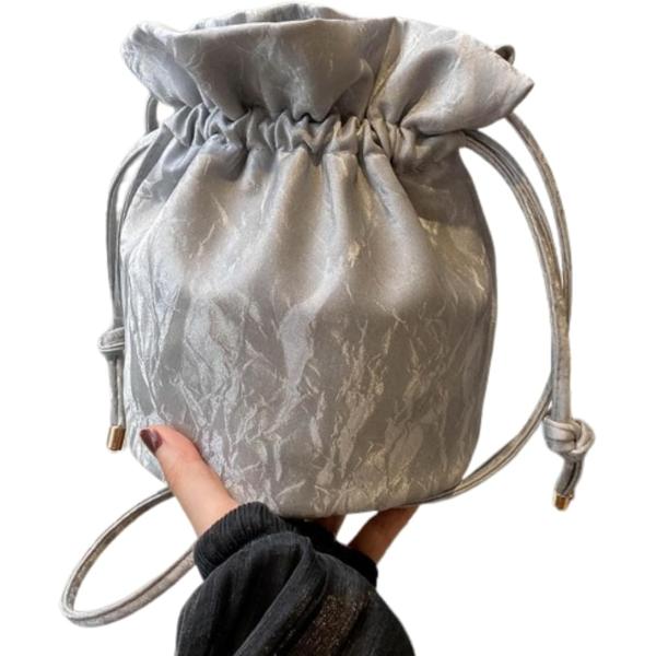 バリエーションコード : 2BURF9XWHQ「ペンライト収納に最適」 丸底デザインで深さがしっかりあり、ペンライトやうちわ、トレカなどをすっきり収納できます。「推しカラーで選べる5色展開」 ブラック、ホワイト、ピンク、ブルー、グレーの5色...