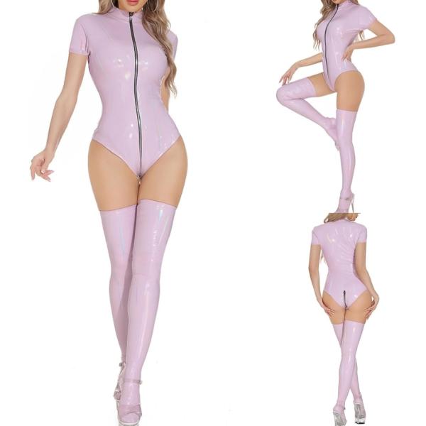 バリエーションコード : 2BURGU5RFL視線をロック――。光を受けて艶めくエナメル風のレザー調素材が、ボディを艶やかに包み込む。艶やかなエナメル風の光沢が妖艶に輝く、ボディースーツxタイツの魅惑のセットアップ。まばゆいほどの輝きを放つ...