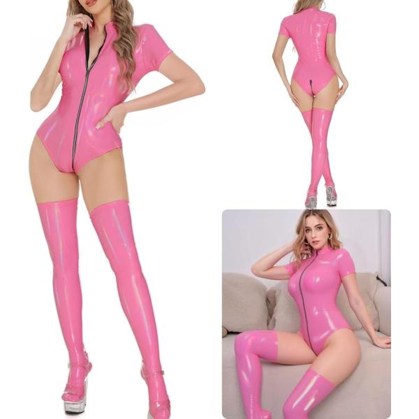 バリエーションコード : 2BURGU5RFL視線をロック――。光を受けて艶めくエナメル風のレザー調素材が、ボディを艶やかに包み込む。艶やかなエナメル風の光沢が妖艶に輝く、ボディースーツxタイツの魅惑のセットアップ。まばゆいほどの輝きを放つ...