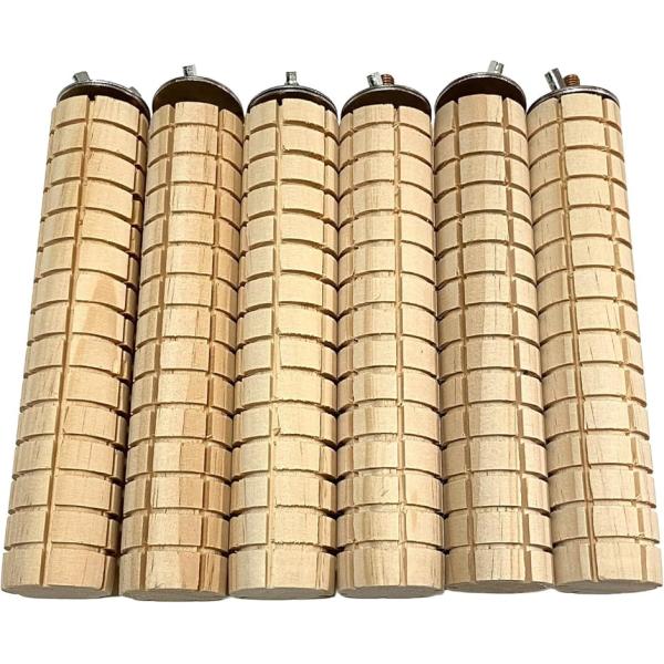 バリエーションコード : 2BUSSSHUP4小動物たちの毎日に「遊び」と「リラックス」をプラスする、便利で楽しいかじり木コーン。直径3cmの天然木を使用したつぶつぶデザイン。インコやオウムなどの鳥類からウサギ、ハムスター、モルモット、チン...