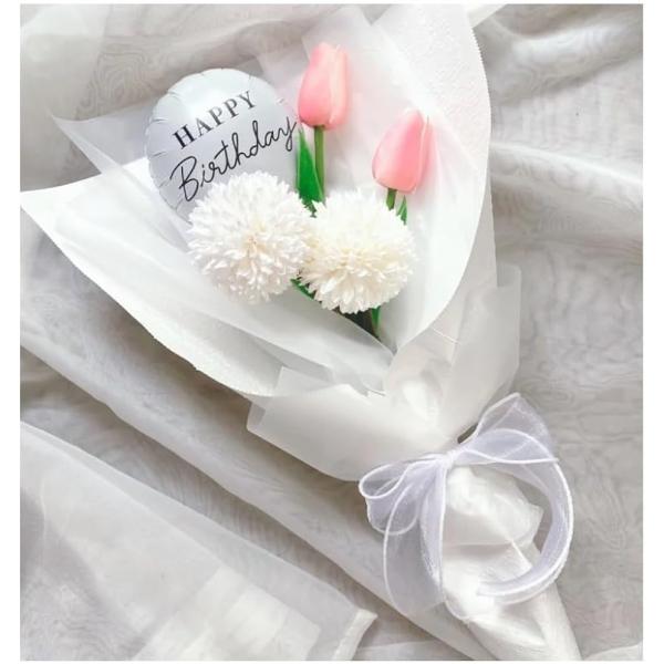 バリエーションコード : 2BUTJQ64VN「Candy Flower March」Braille（点字）ホワイトバルーンブーケ/（点字新聞をリユースしたペーパーを使用しています）特殊な紙で作る点字新聞は廃棄が大変なため、東京都盲人福祉協...