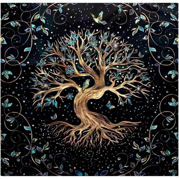 バリエーションコード : 2BUUP9JIWI「タロット マット タペストリー 」は、北欧風デザインに樹木をを組み合わせた幻想的な布アイテムです。占いのタロットマットとしてや、お部屋のインテリアなどにご使用頂けます。ポリエステル100％で、...